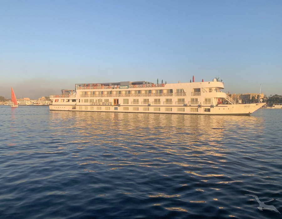 Royal Vision | Cruising Journal