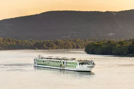 Amadeus Amara | Cruising Journal